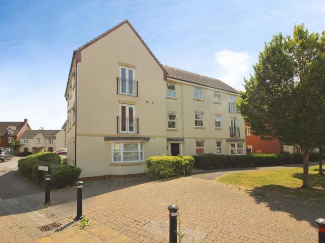 Mazurek Way, Swindon SN25 2 bed apartment to rent £1,050 pcm £242 pw