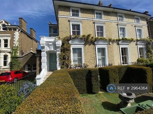 Maze Hill Entrance, London, SE3 2 bed flat to rent £3,000 pcm £692 pw