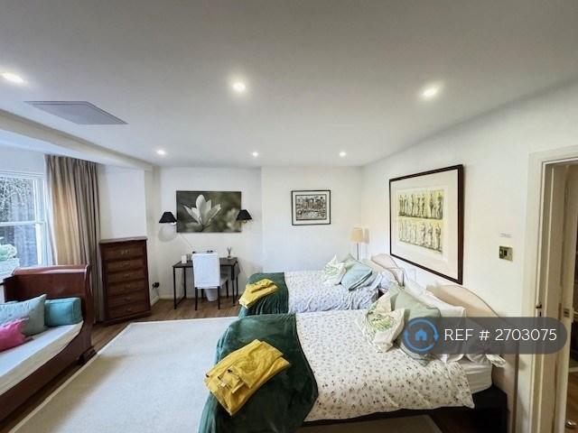 Maze Hill Entrance, London, SE3 2 bed flat to rent £2,900 pcm £669 pw