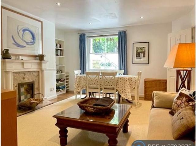 Maze Hill Entrance, London, SE3 2 bed flat to rent £2,900 pcm £669 pw