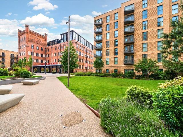 Memorial Avenue, Slough, Berkshire SL1, 1 bed flat to rent, £1,400 pcm | PrimeLocation