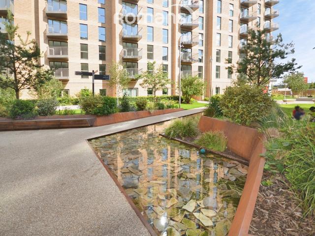 Memorial Avenue, Slough, Berkshire SL1, 2 bed flat to rent, £1,850 pcm | PrimeLocation