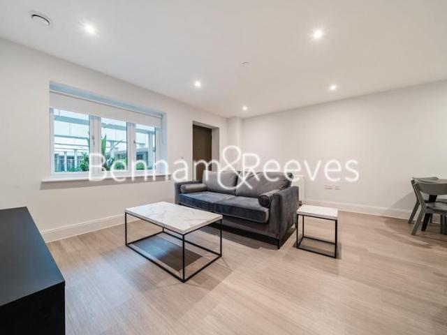 Memorial Avenue, Slough SL1 1 bed apartment to rent £1,450 pcm £335 pw