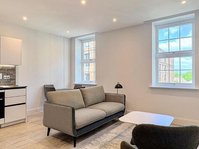 Memorial Avenue, Slough SL1, 1 bed flat to rent, £1,525 pcm | PrimeLocation