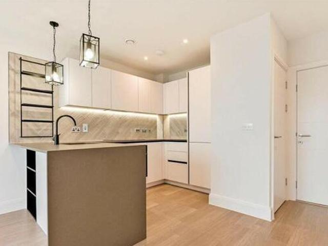 Memorial Avenue, Slough, 1 Bedroom Flat