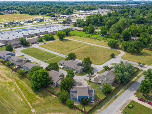 Memorial Square Gardens 3 Bedroom Apartment for Rent at 8336 E 120th Pl S, Bixby, OK 74008 Southern Memorial Acres