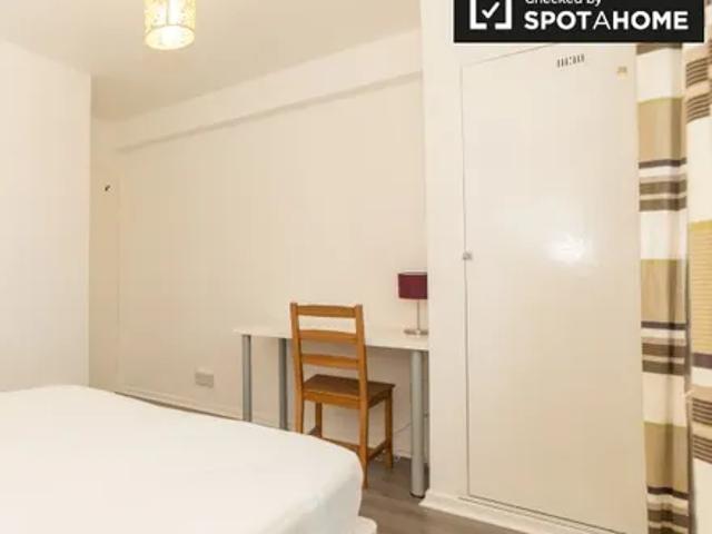 Mentone Court, Guildford Road, Stockwell Park, London, SW8 2DF, United Kingdom | Room for rent #142039177 | Rentberry