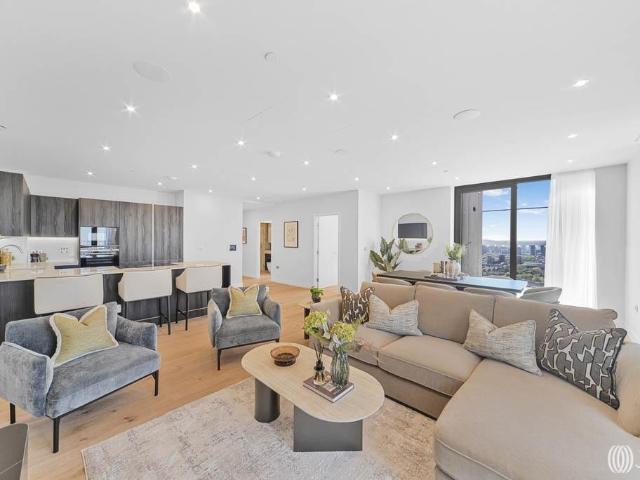 Menara Point, Affinity View. 3 bed penthouse to rent £3,700 pcm £854 pw