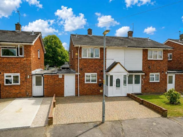 Mendip Way, Hemel Hempstead. 3 bed semi detached house to rent £1,950 pcm £450 pw