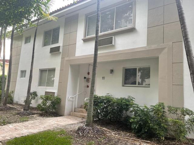 Menores Ave Studio Apartment for Rent at Menores Ave, Coral Gables, FL 33134 Douglas