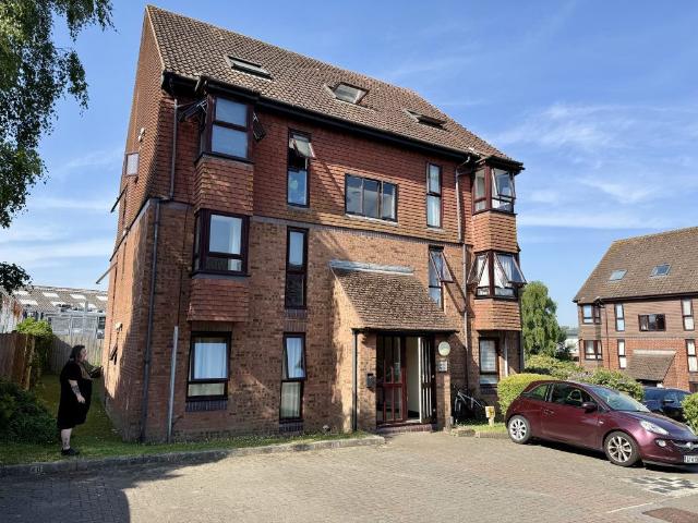 Meon Close, Petersfield, Hampshire GU32, 1 bed flat to rent, £675 pcm | PrimeLocation