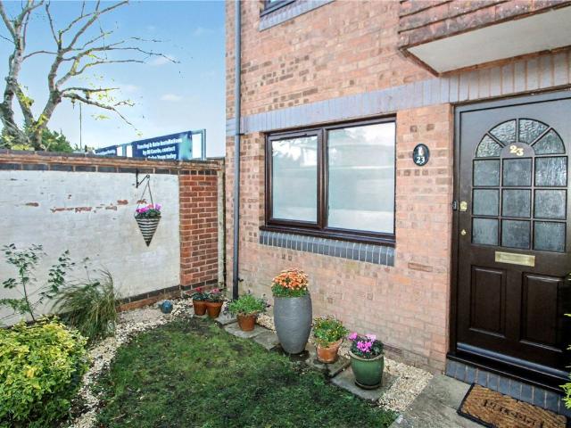 Meon Close, Petersfield, Hampshire GU32, 1 bed flat to rent, £1,050 pcm | PrimeLocation