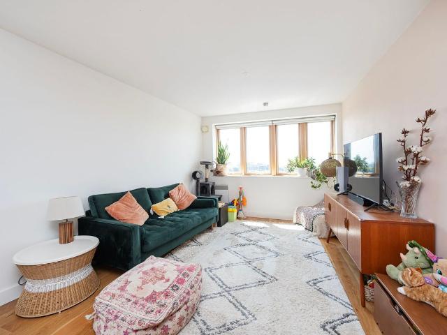 Meath Crescent, Bethnal Green, London E2, 2 bed flat to rent, £2,701 pcm | PrimeLocation