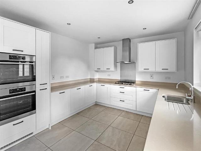 Mead Avenue, Cambridge CB22 4 bed detached house to rent £2,950 pcm £681 pw