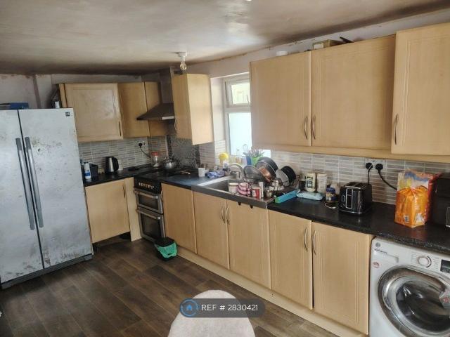 Mead Avenue, Slough SL3, 3 bed terraced house to rent, £1,800 pcm | PrimeLocation