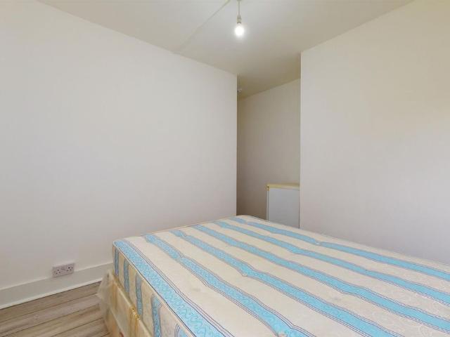 Mead Plat, London NW10, Room to rent, £750 pcm | PrimeLocation