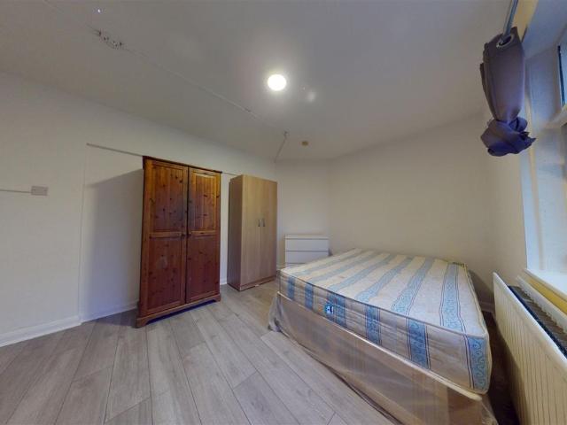 Mead Plat, London, London NW10, Room to rent, £750 pcm | PrimeLocation