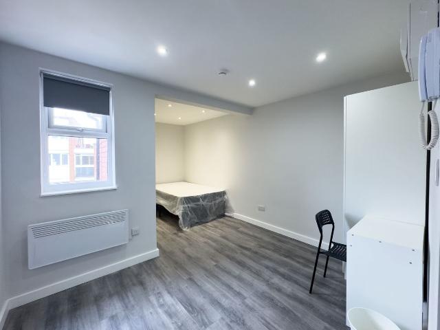 Mead Road, Edgware HA8, Studio to rent, £1,200 pcm | PrimeLocation