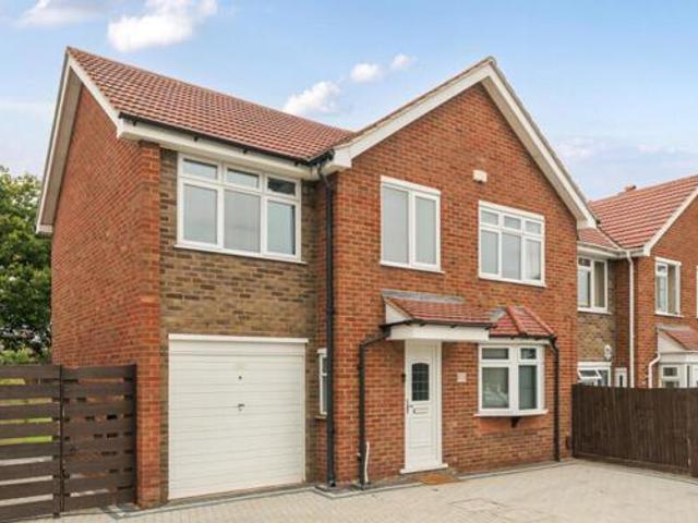 Mead Way, Bromley, 3 Bedroom End