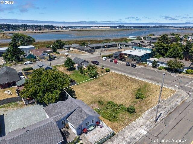 Meade Ave, North Bend, OR 97459