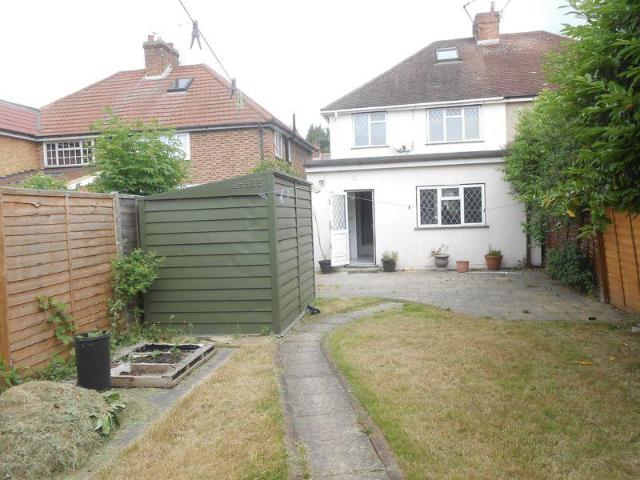Meadfield Avenue, Slough 3 bed semi detached house to rent £1,995 pcm £460 pw