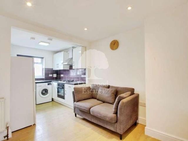 Meadfield Road, Langley, SL3