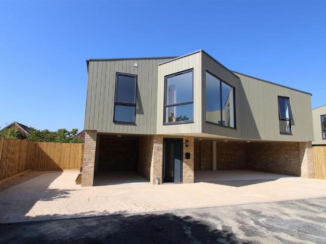 Meadow Close, Portsmouth PO6, 2 bed flat to rent, £1,450 pcm | PrimeLocation