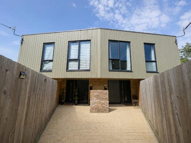 Meadow Close, Portsmouth PO6, 2 bed property to rent, £1,650 pcm | PrimeLocation