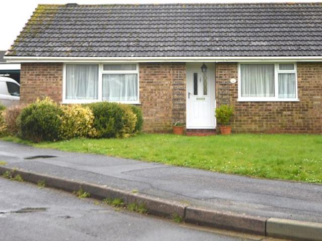 Meadow Avenue, Fordingbridge SP6, 3 bed bungalow to rent, £1,600 pcm | PrimeLocation