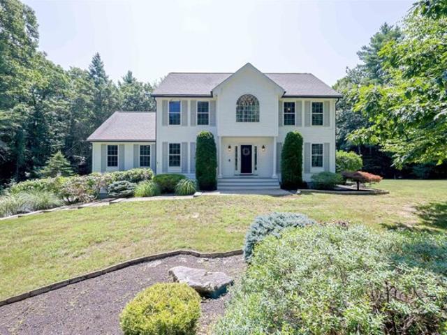 Meadow Brook Xing, Sandown, Home For Sale