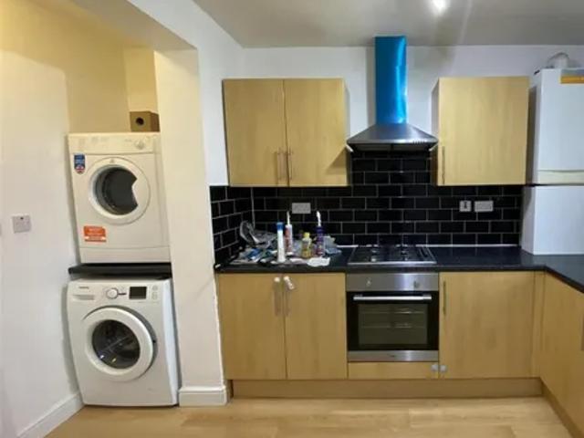 Meadow Gardens, The Hale, London, HA8 9LH, United Kingdom | 4 bed house for rent #136167771 | Rentberry
