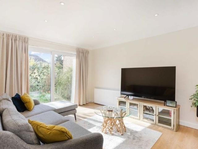 Meadow Hill, KT3, London