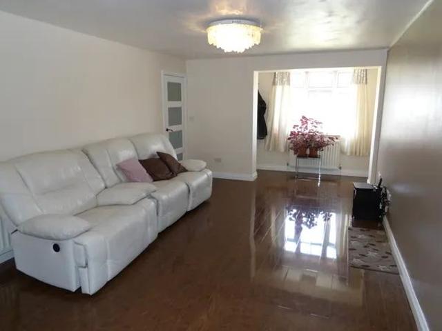 Meadow Hill Road, Chesterfield, S41