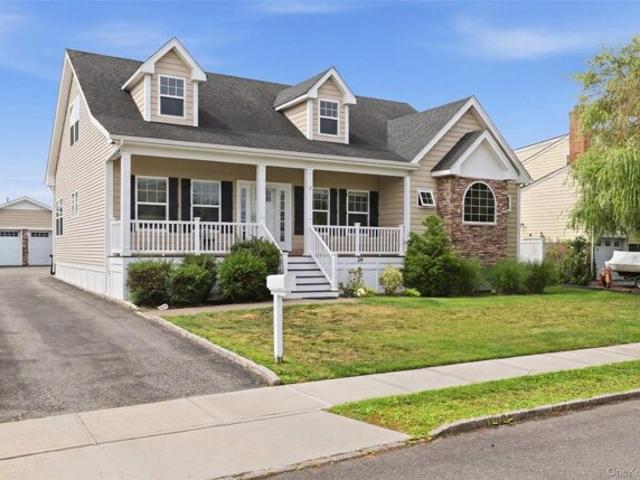 Meadow Ln, Amityville, Home For Sale
