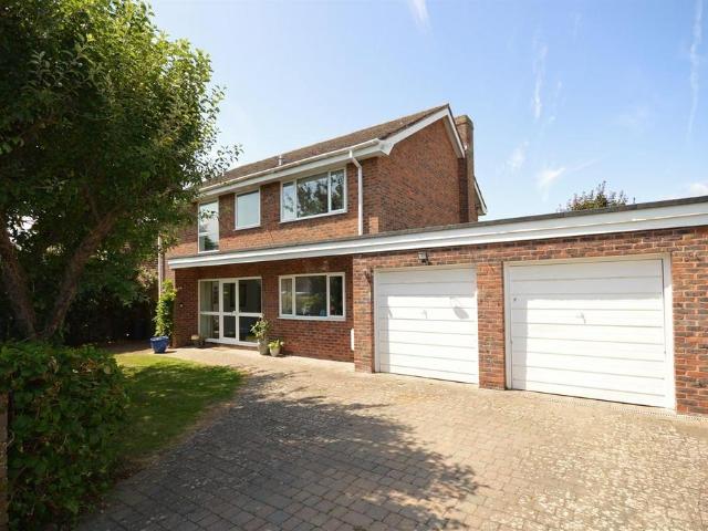 Meadow Lane, West Wittering, Chichester 4 bed detached house to rent £2,700 pcm £623 pw