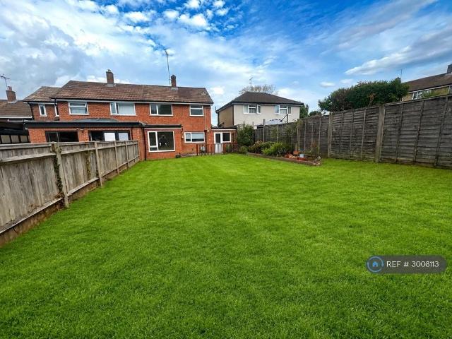 Meadow Lane, Burgess Hill, RH15 3 bed semi detached house to rent £1,950 pcm £450 pw