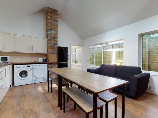 Meadow Lane, Loughborough LE11 8 bed house to rent £3,816 pcm £881 pw
