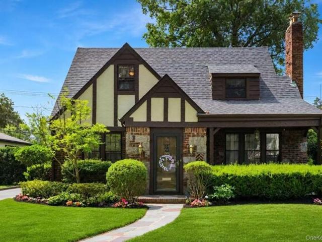 Meadow St, Garden City, Home For Sale