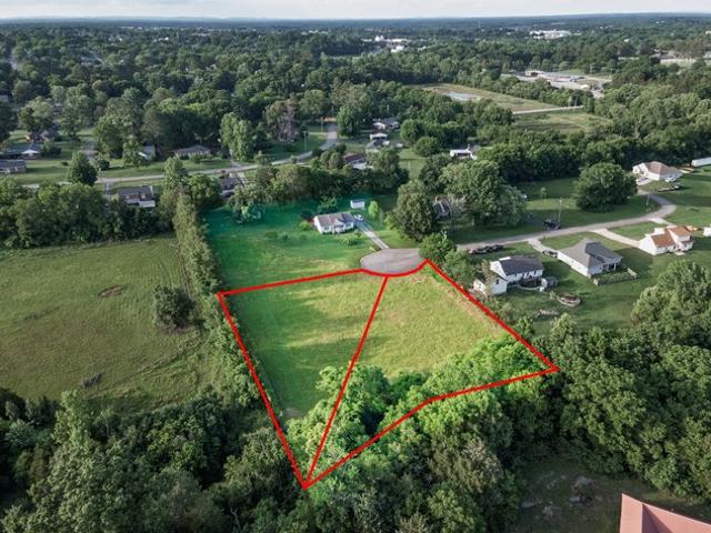 Meadow St, Lewisburg, TN 37091