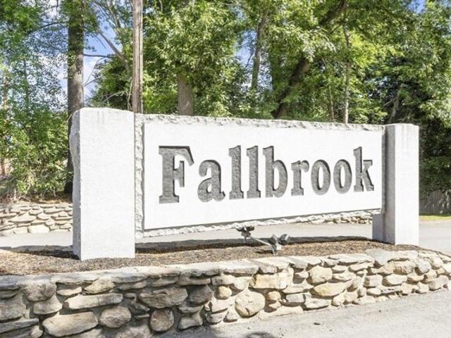Meadow Pond Dr Apt I, Leominster, Condo For Sale