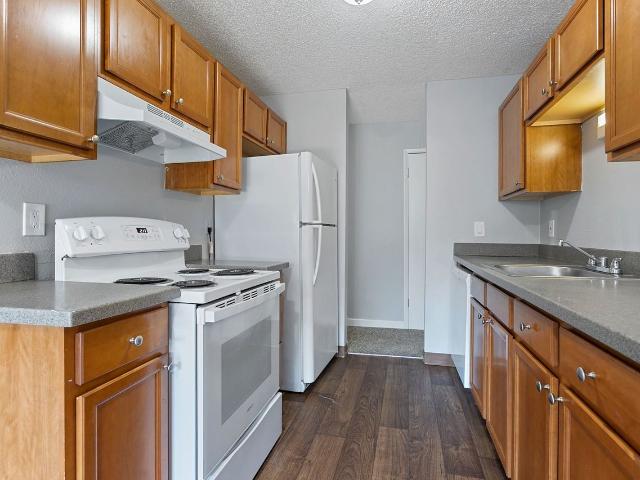 Meadow Park East Apartments 3 Bedroom Apartment for Rent at 17025 Se Powell Blvd, Portland, OR 97236 Centennial