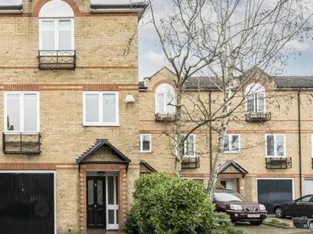 Meadow Place, London, W4 2SY, United Kingdom | 3 bed townhouse for rent #138147665 | Rentberry