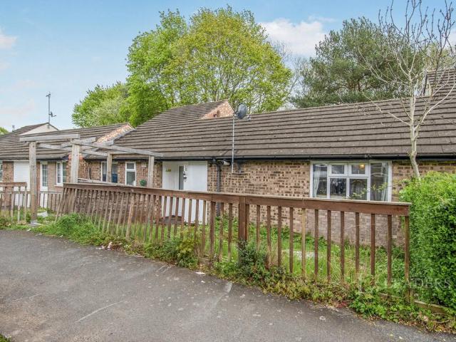 Meadow Road, WR9 3 bed bungalow to rent £1,795 pcm £414 pw