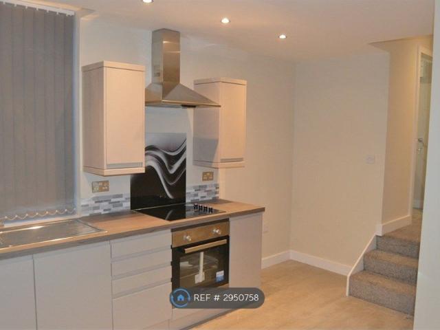 Meadow Road, Beeston, Nottingham NG9, 1 bed flat to rent, £725 pcm | PrimeLocation