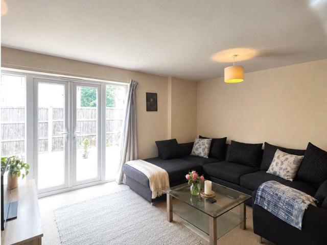 Meadow Road, Farnborough, Hampshire, GU14