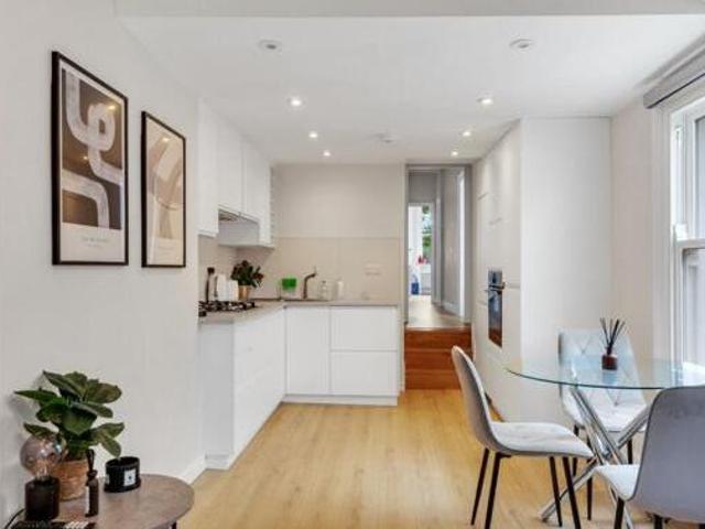 Meadow Road, London, 2 Bedroom Apartment