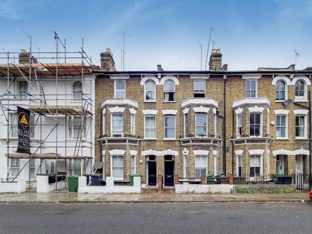 Meadow Road SW8, Vauxhall, London, 2 bed flat to rent, £2,709 pcm | PrimeLocation