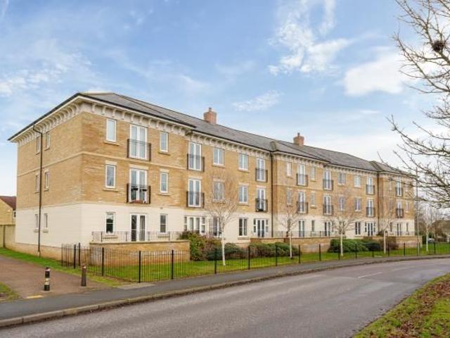 Meadow Way, Carterton OX18, 2 bed flat to rent, £1,250 pcm | PrimeLocation