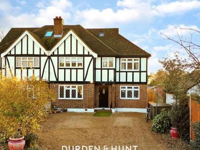 Meadow Walk, South Woodford, 4 Bedroom Semi detached