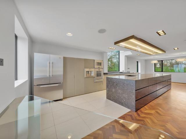 Meadowbank, London, NW3 4 bed terraced house to rent £11,500 pcm £2,654 pw